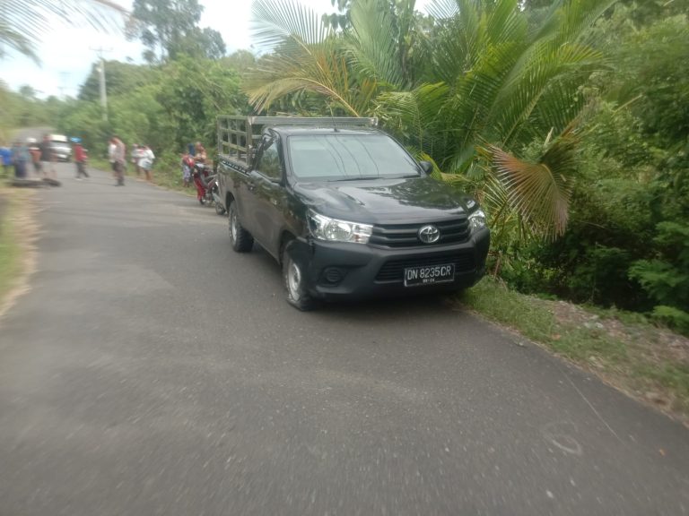Toyota Hilux Vs Yamaha Jupiter di Masama Banggai, Pengendara Motor ...